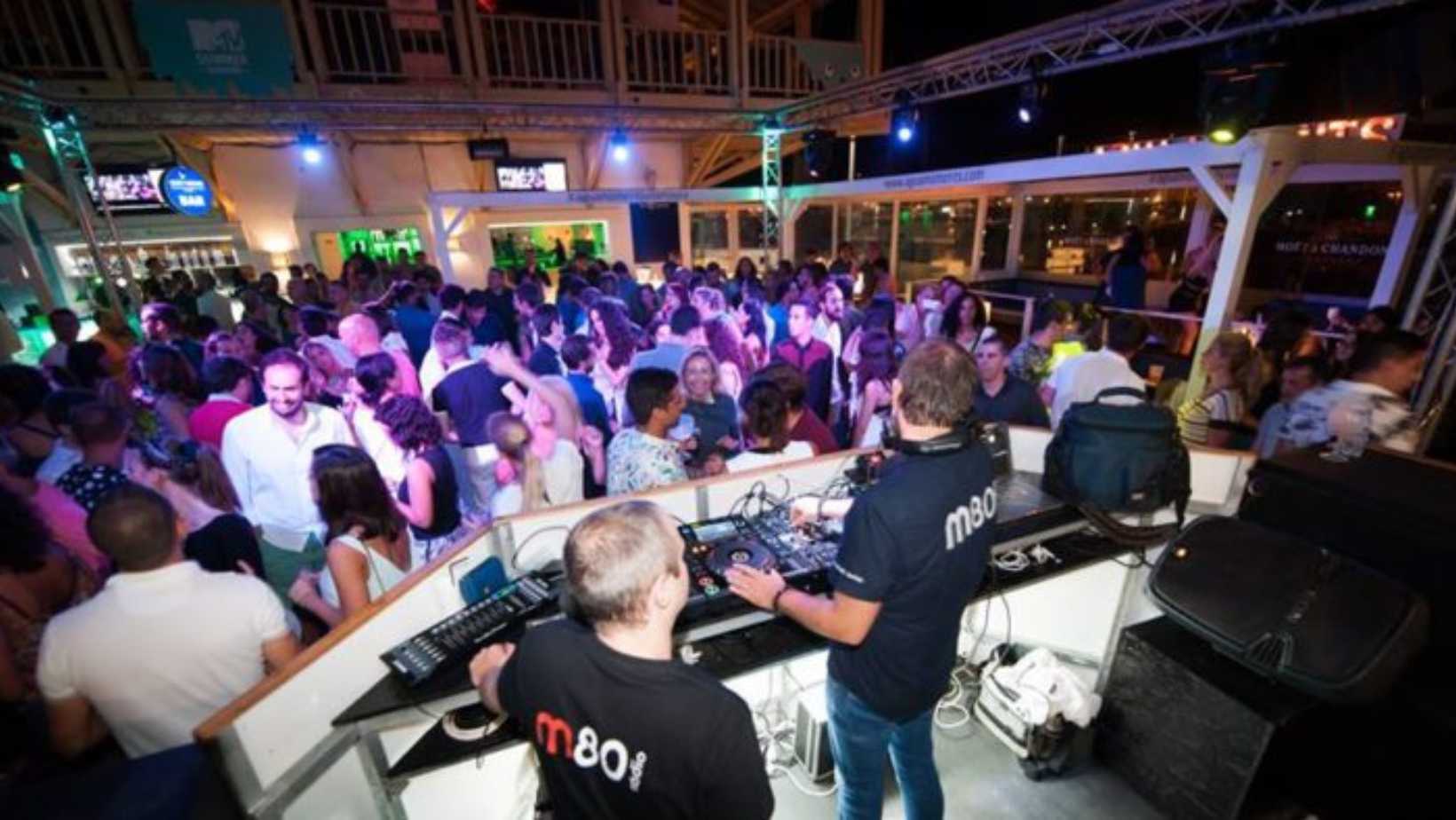 Experience Vilamoura's Vibrant Nightlife